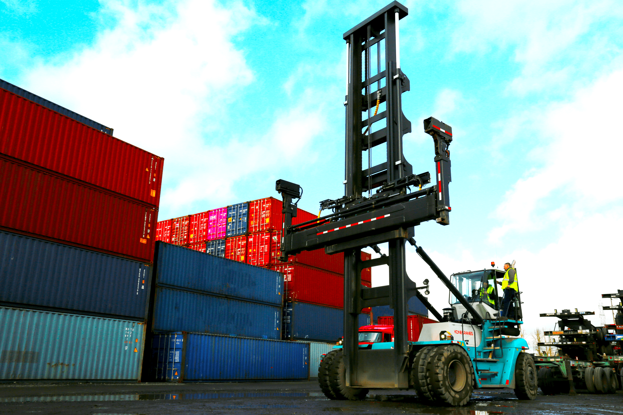 Laden Container Handlers - Advanced Material Handling Systems